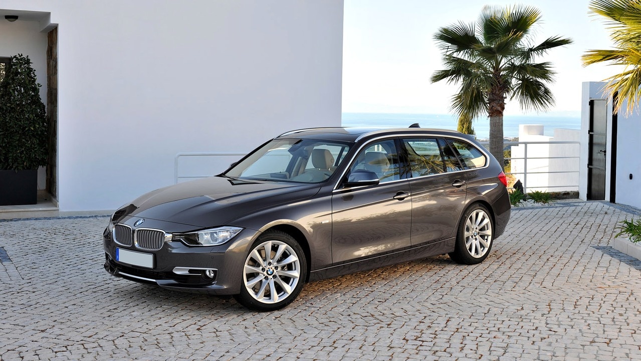 BMW 318d Touring Business aut. - Foto e Immagini Esclusive - Archivio ...