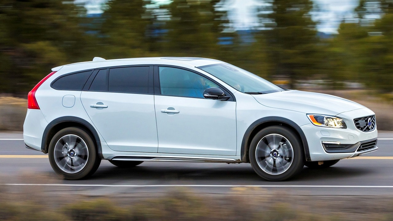 VOLVO V60 CC (2015-2018) - Foto e Immagini Esclusive - Archivio ...