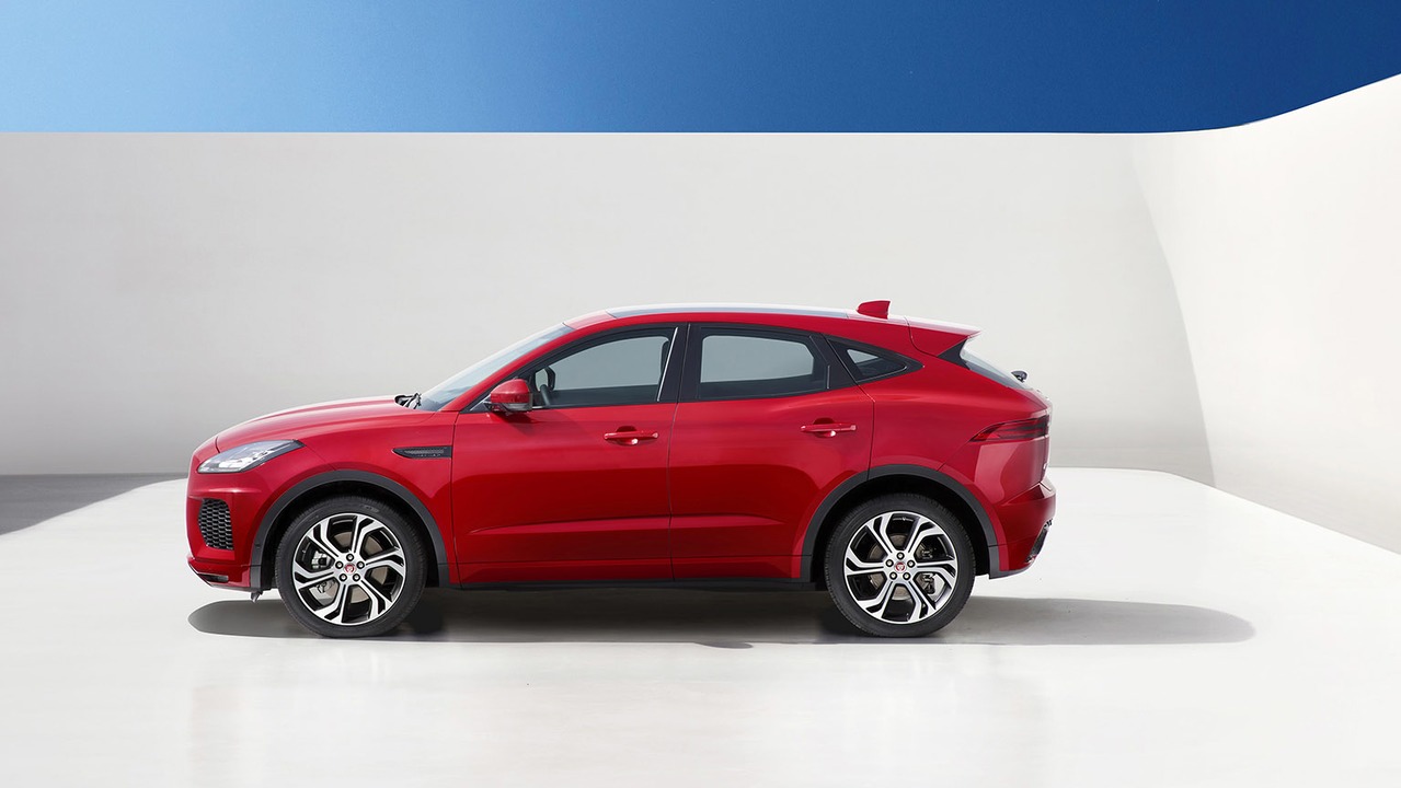 JAGUAR E-Pace 2.0 AWD aut. R-Dynamic SE - Foto e Immagini Esclusive ...