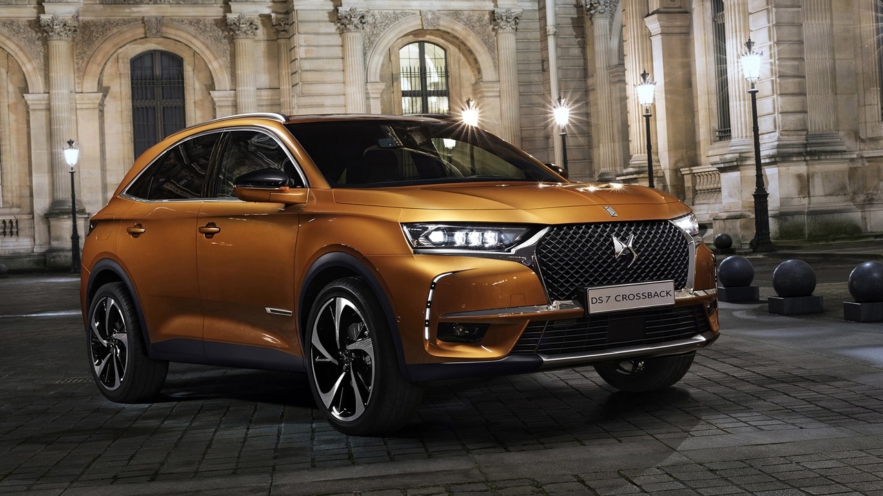DS DS 7 Crossback BlueHDi 130 aut. Gr. Chic - Foto e Immagini Esclusive ...