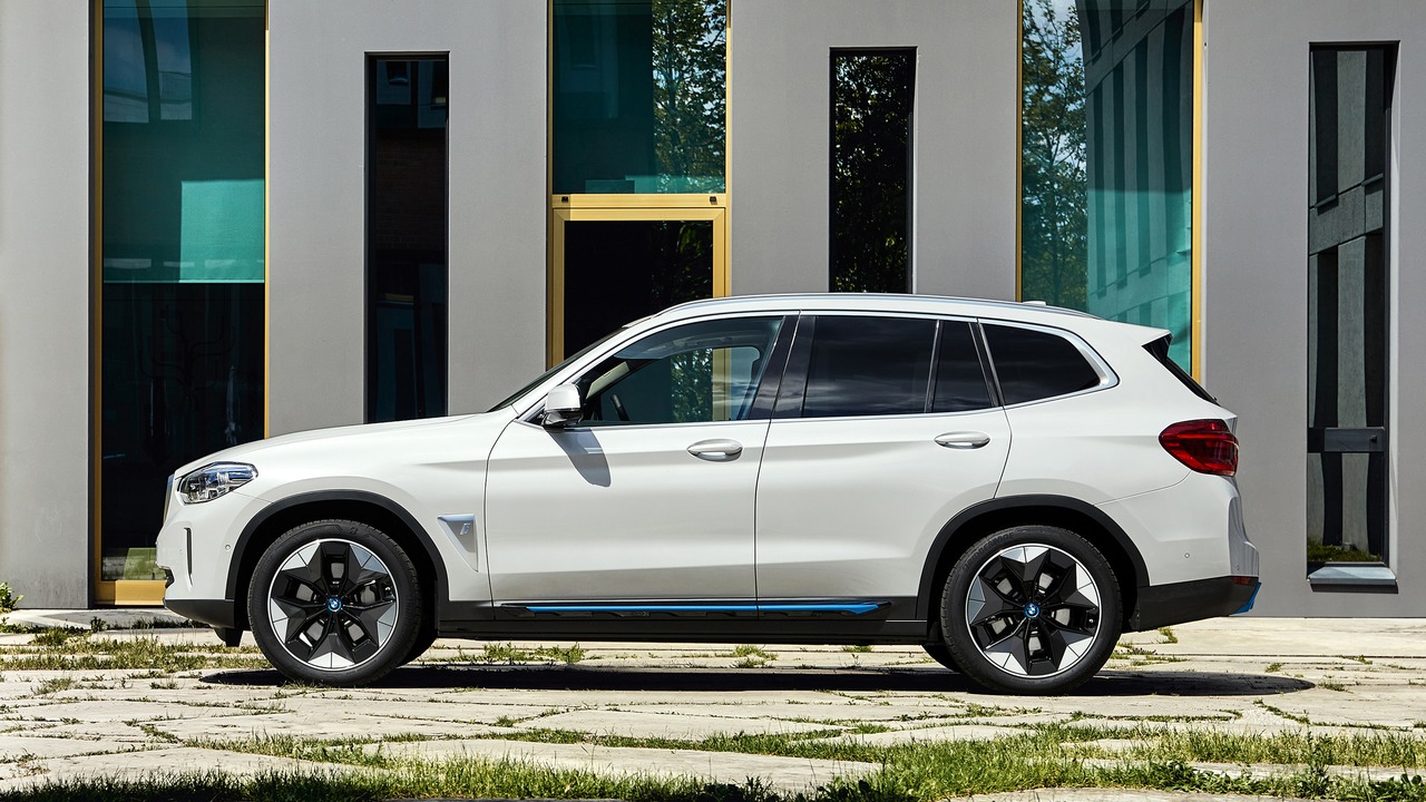 BMW iX3 Inspiring - Foto e Immagini Esclusive - Archivio | Quattroruote.it