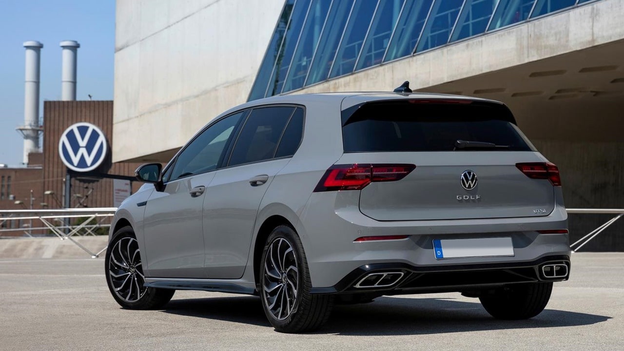 VOLKSWAGEN Golf 1.0 eTSI EVO DSG Life - Foto e Immagini Esclusive ...