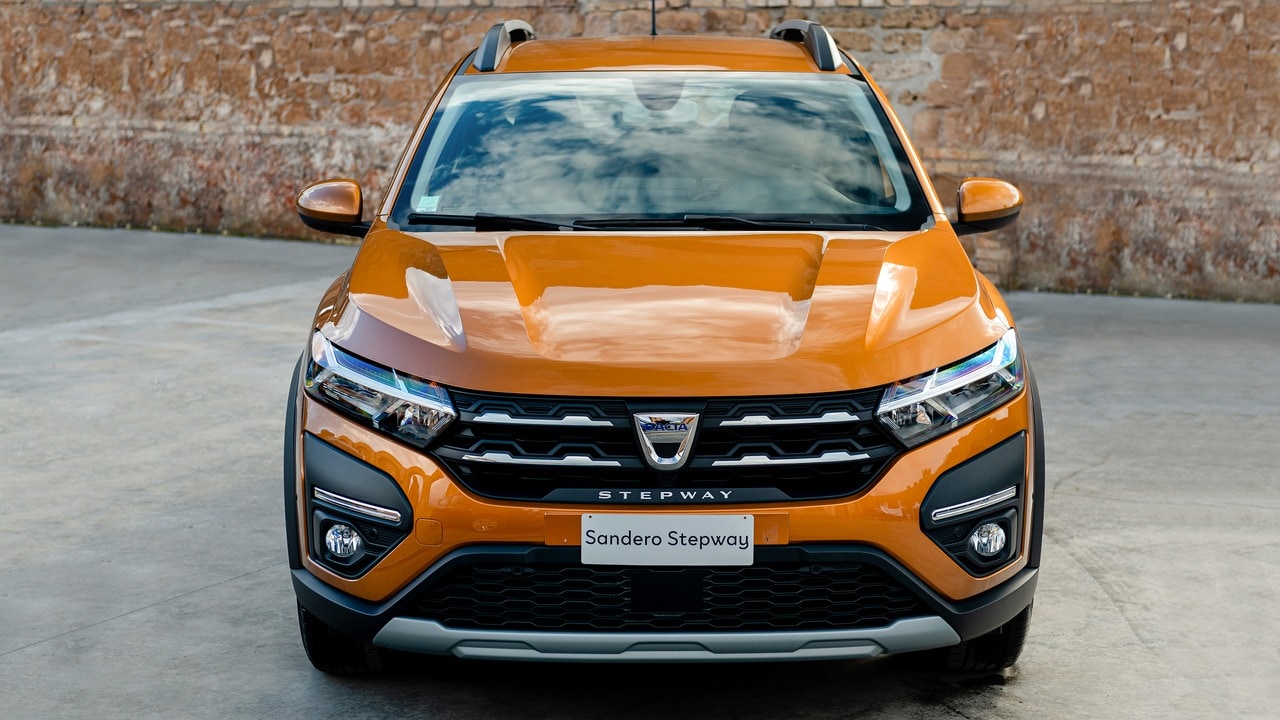 DACIA Sandero Stepway 1.0 TCe 90 CV Essential - Foto e Immagini ...