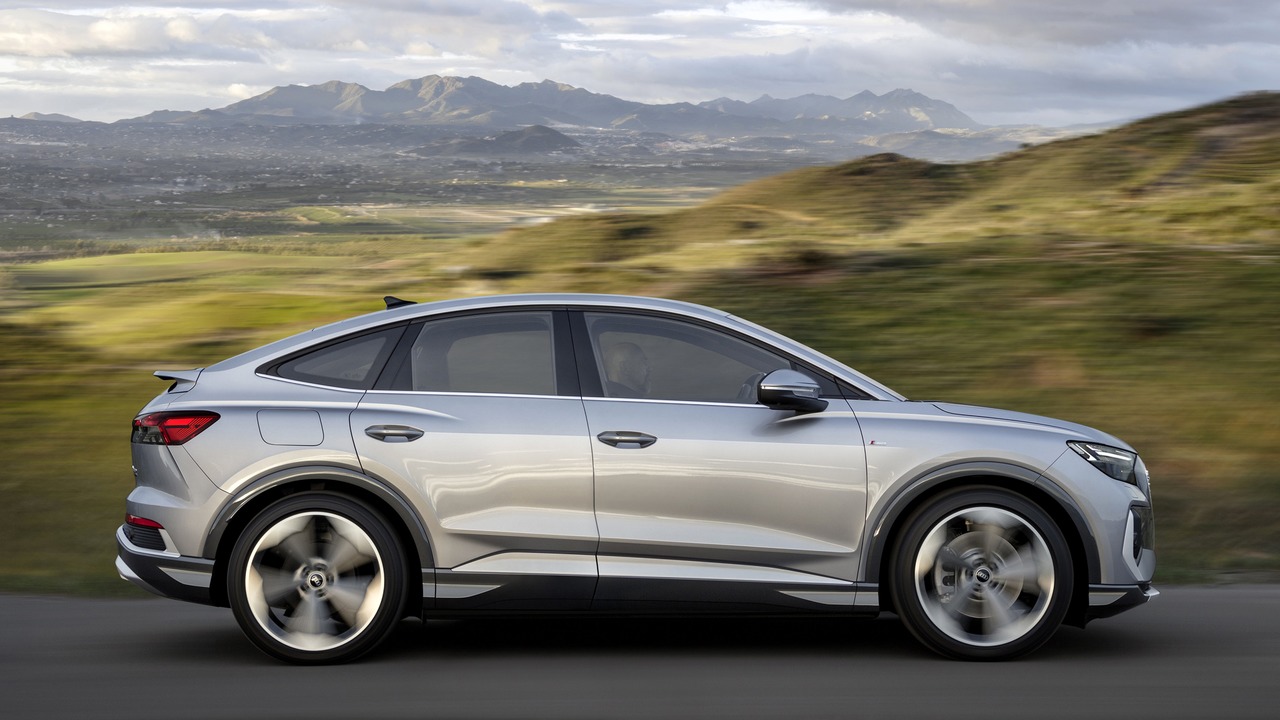 AUDI Q4 SPB 35 e-tron S line edition - Foto e Immagini Esclusive ...