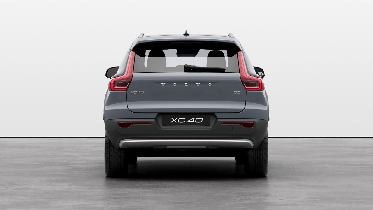 VOLVO XC40 B3 automatico Plus Dark - Foto e Immagini Esclusive - Listino - Quattroruote.it