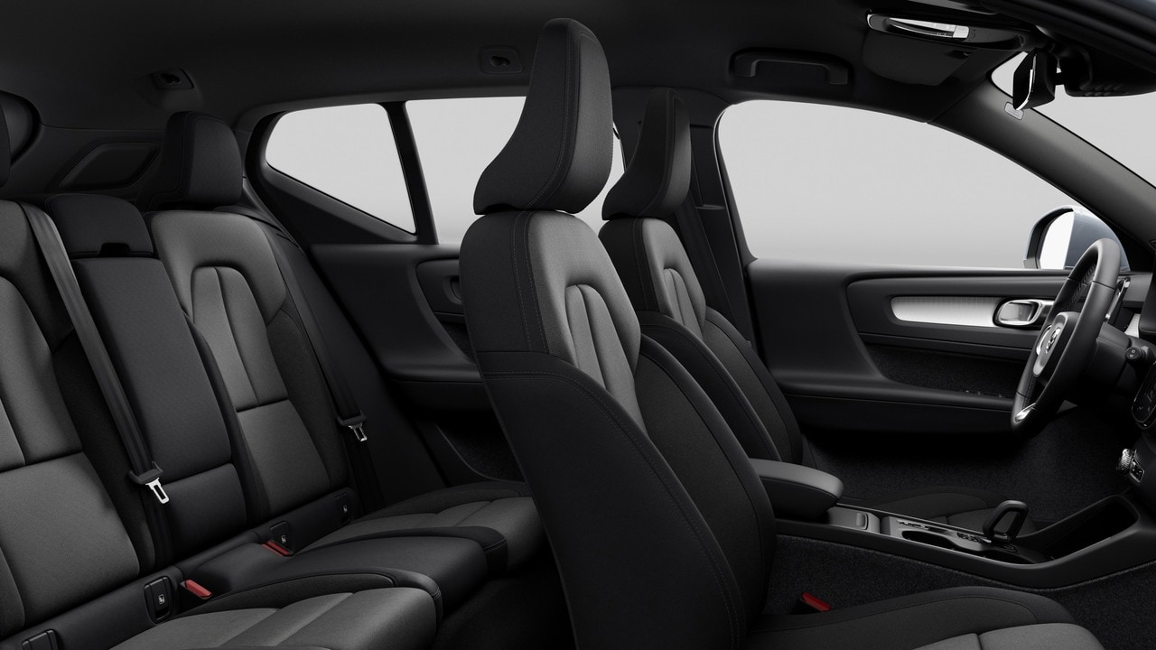 VOLVO XC40 B3 automatico Plus Dark - Foto e Immagini Esclusive ...
