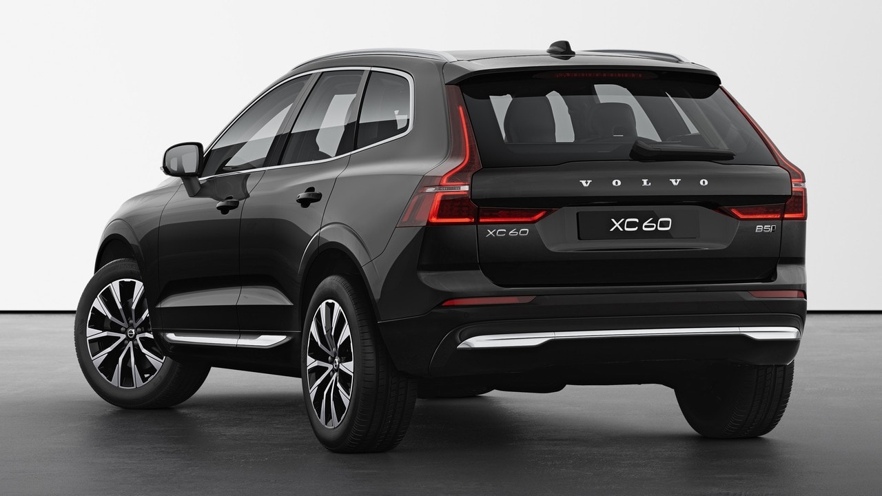 VOLVO XC60 B4 (d) AWD automatico Plus Bright - Foto e Immagini Esclusive - Archivio ...