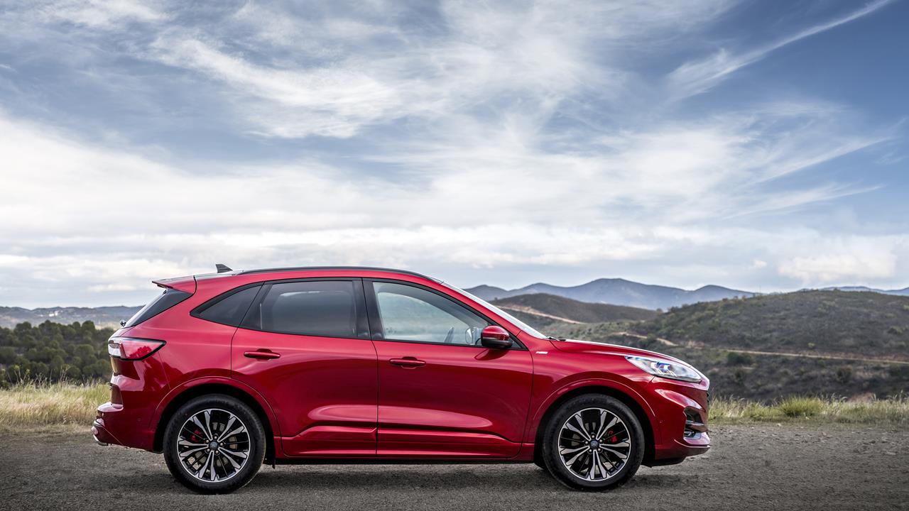 FORD Kuga - Foto e Immagini Esclusive - Listino - Quattroruote.it
