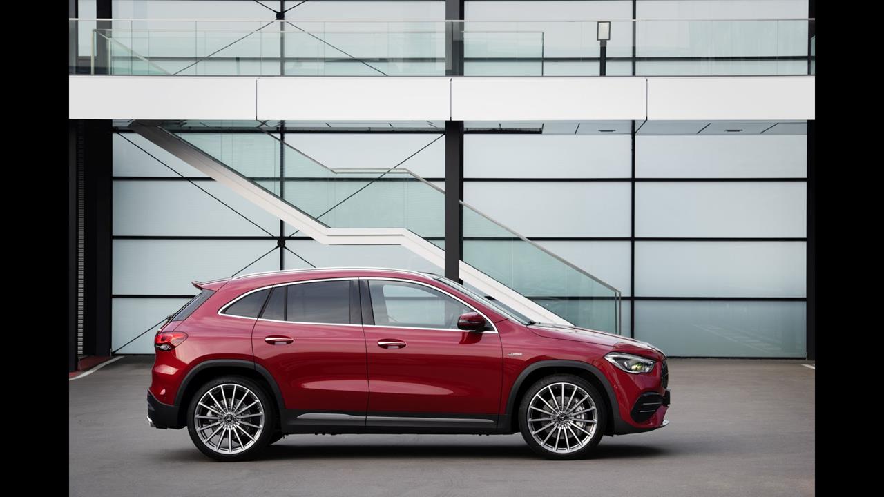 MERCEDES GLA - Foto e Immagini Esclusive - Listino - Quattroruote.it