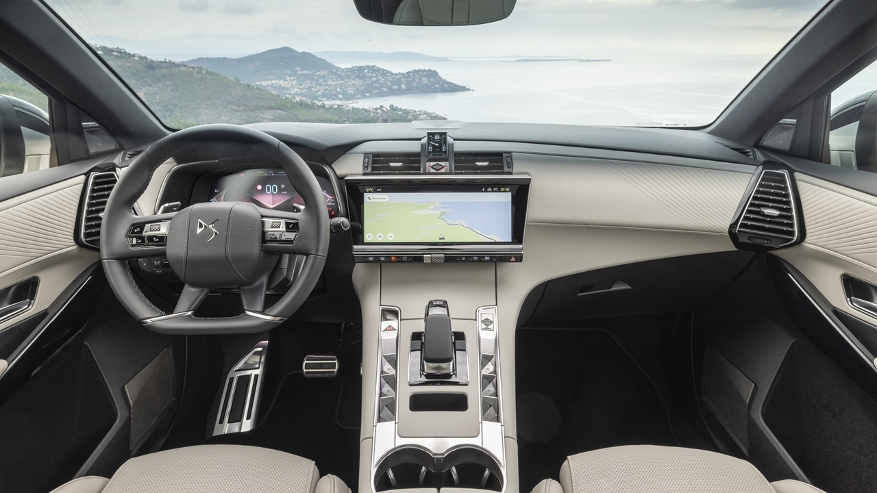 DS DS 7 E-Tense 225 Bastille Business - Foto e Immagini Esclusive ...