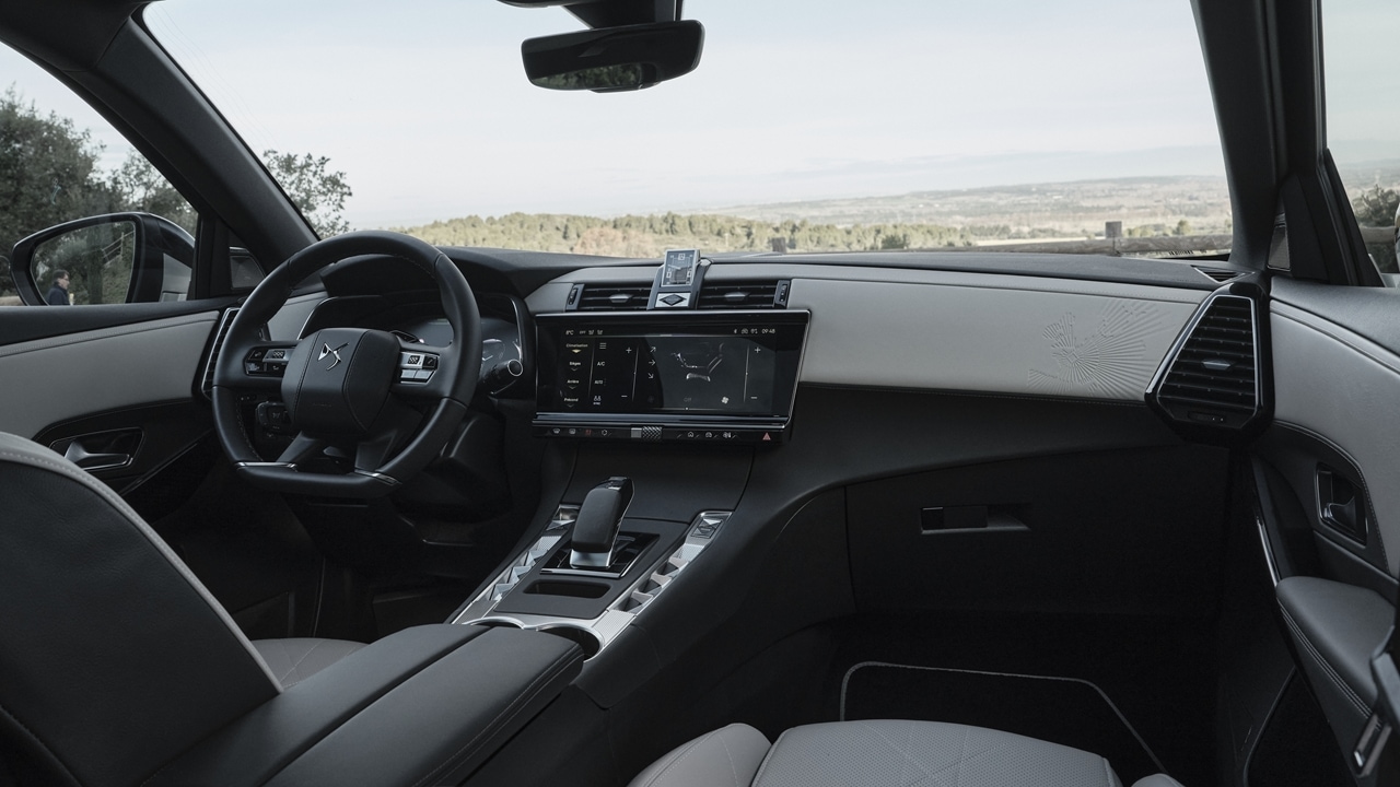 DS DS 7 BlueHDi 130 aut. Esprit de Voyage - Foto e Immagini Esclusive ...