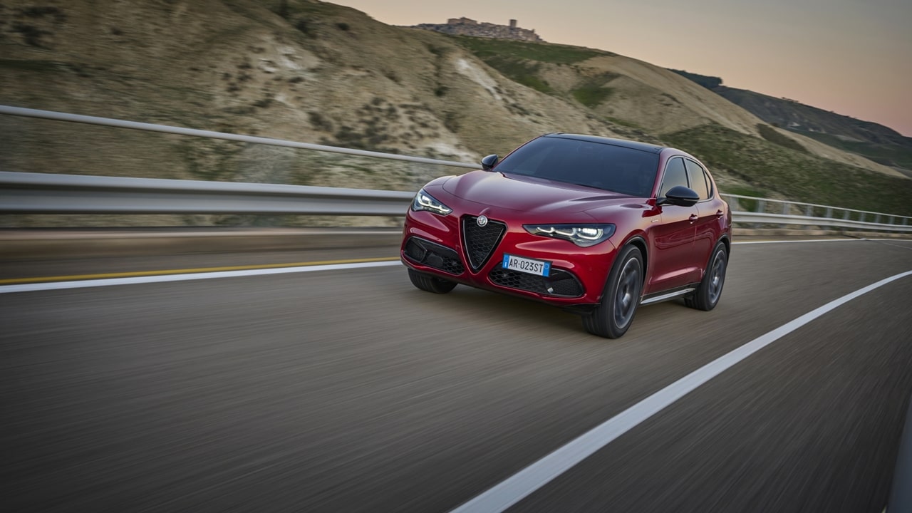 ALFA ROMEO Stelvio 2.2 T.diesel 160CV AT8 RWD Super - Foto e Immagini ...