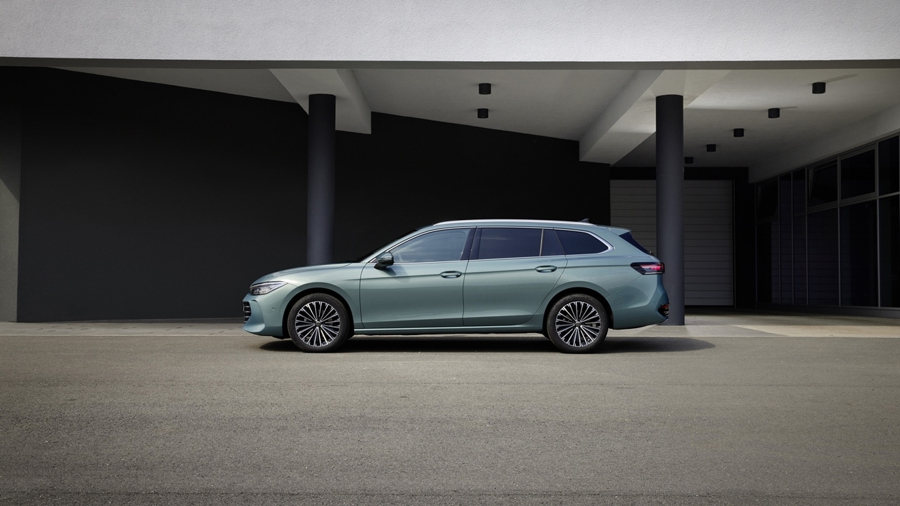 VOLKSWAGEN Passat - Foto e Immagini Esclusive - Listino | Quattroruote.it