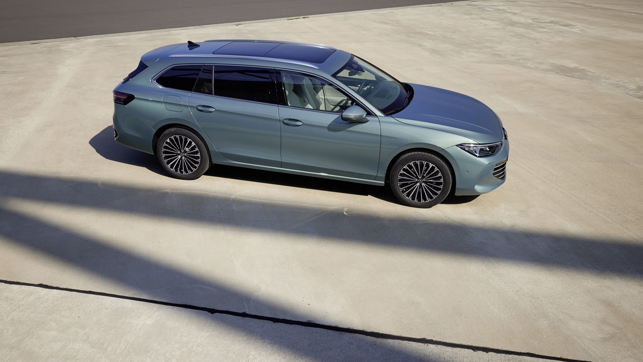 VOLKSWAGEN Passat - Foto e Immagini Esclusive - Listino | Quattroruote.it