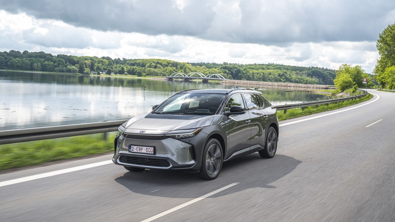 TOYOTA bZ4X - Foto e Immagini Esclusive - Listino | Quattroruote.it