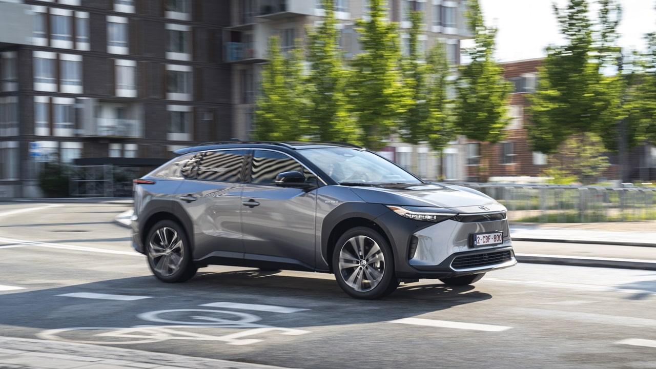 TOYOTA bZ4X - Foto e Immagini Esclusive - Listino | Quattroruote.it
