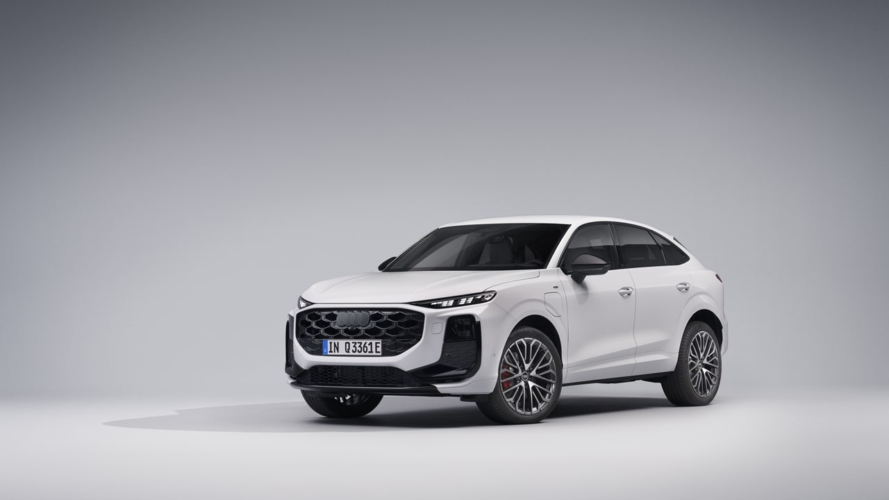 AUDI Q3 SPB e-hybrid 200kW S tronic Bus. Adv. - Foto e Immagini ...