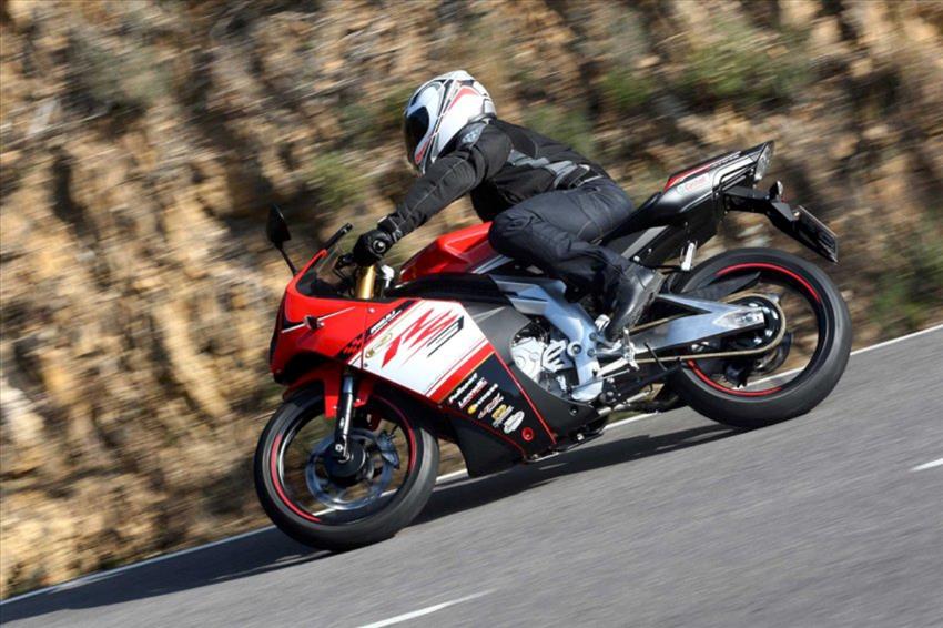 Rieju RS3 125 Prezzo, Scheda tecnica e Foto | Dueruote