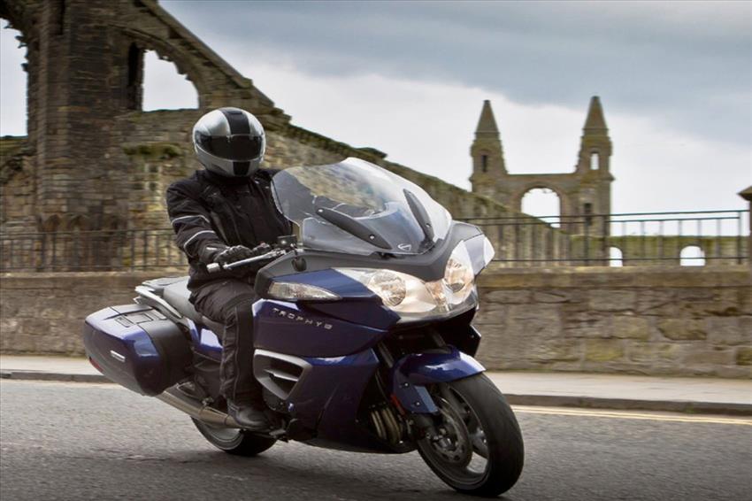 Triumph Trophy 1215 SE Prezzo, Scheda tecnica e Foto | Dueruote