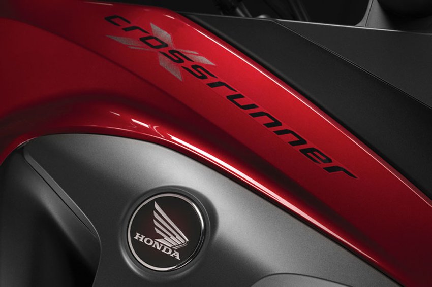 Honda CrossRunner ABS Prezzo, Scheda tecnica e Foto | Dueruote