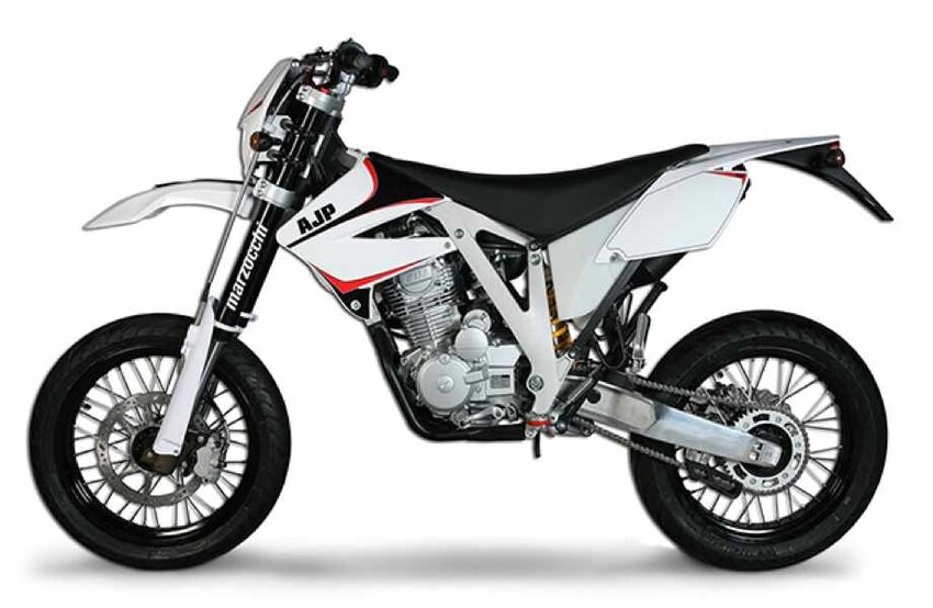 AJP PR4 240 Supermoto Prezzo, Scheda tecnica e Foto | Dueruote